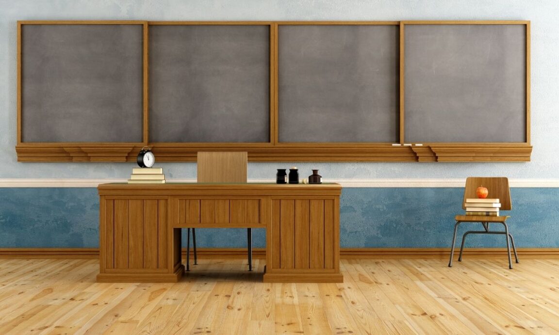 The Best Teacher Desk in 2022? 6 Teacher Desks for Any Classroom!