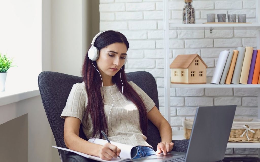 What Are the Benefits of Online Classes? - The Moneywise Teacher